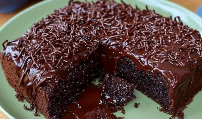 Moist Chocolate Cake with Creamy Chocolate Frosting – NEW RECIPES